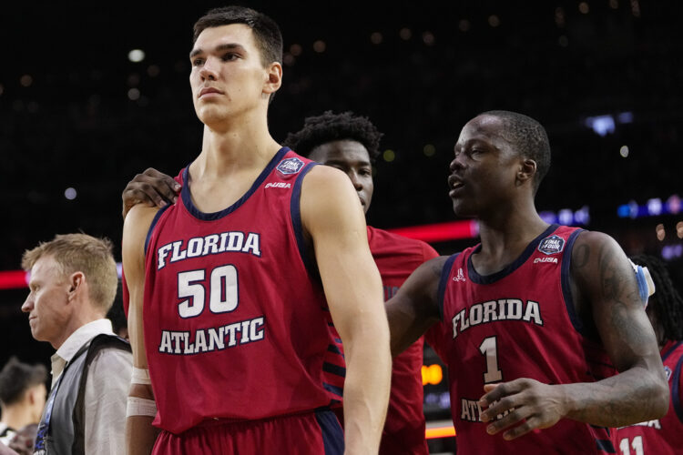 Dream season ends for FAU in 72-71 Final Four loss to Aztecs | News ...